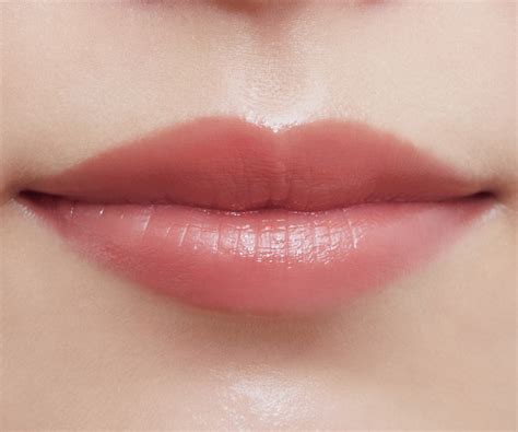 唇が厚いのがコンプレックス！ 目立たなくするには？ ボリュームダウンさせるメイク術 Oggijp