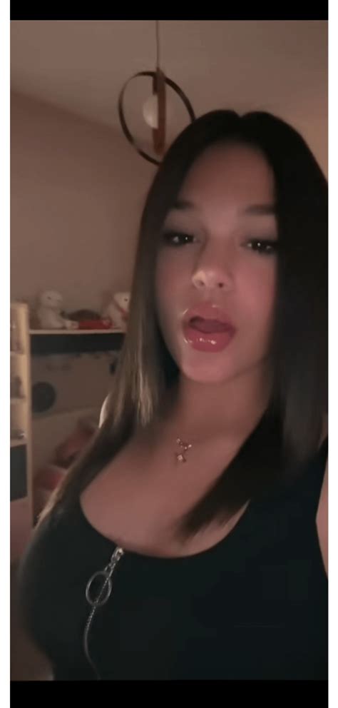 Age 💦💦 Rbigtitsbutclothed