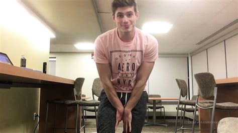 College Jock Jerks Off In The Common Early In The Morning Xhamster