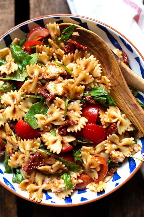 Einfacher Italienischer Nudelsalat Mit Rucola Und Tomaten Kochkarussell Frische Und Einfache