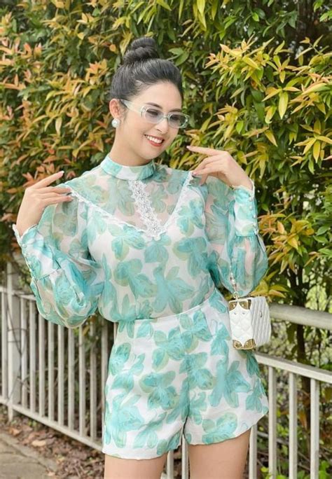 Ngọc Trinh Mặc Bikini Đỏ Rực Đầy Nóng Bỏng Ngọc Trinh Bikini Khoe Dáng Nuột Nà Gợi Cảm