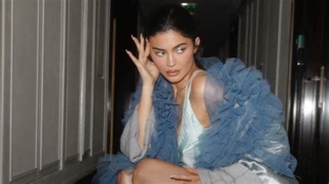 Kylie Poses Nude While Taking Shower Al Bawaba