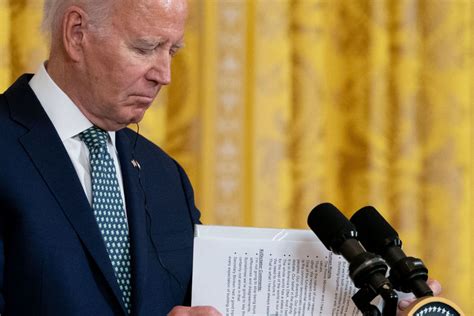 Bidens Reliance On Cheat Sheets At Fundraisers Concerns Donors Total News