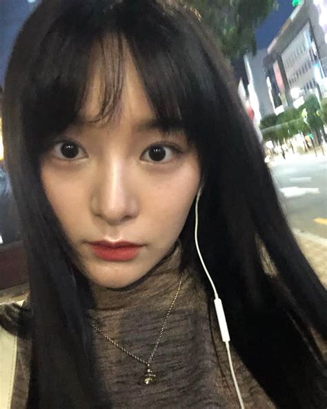 新田桃子さんのインスタグラム写真 新田桃子instagram「秋から冬になると アイラインに赤リップが気分🍂 いつもお世話になってる Mitsuteruasahi さんが