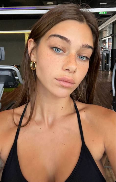 Dark Blue Eyes Brown Hair Blue Eyes Girl With Brown Hair Light Brown Hair Brunette Blue Eyes