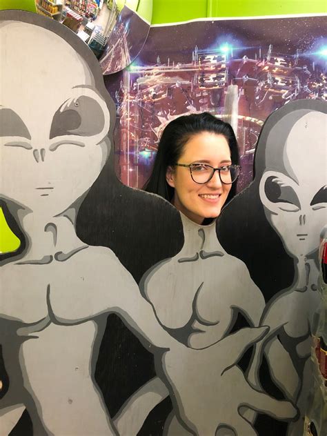 🛸 Kimberly Kane 👽 On Twitter Hanging Out On Set With My Co Stars For Tonights Live Show 👽🤰🤣