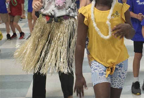 Your Observer Photo Principal Laura Campbell And Fourth Grader Kaylani Roney Dance To The