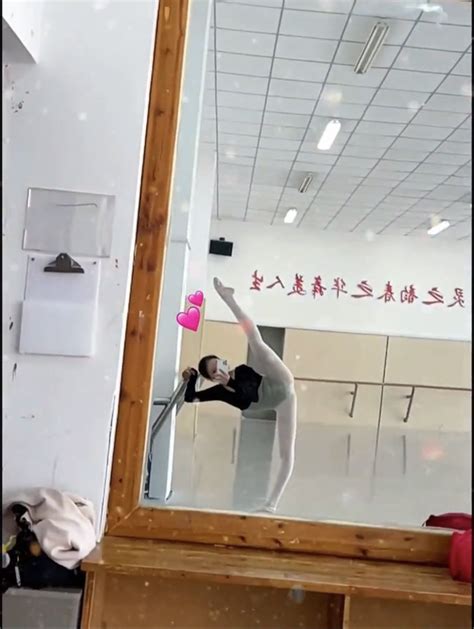 经验告诉我这就是你们最爱的姿势 舞蹈生 一字马 大袜 白丝 线下 约炮 体操服 软体 芭蕾 舞蹈 舞蹈生 一字马