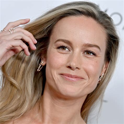 Brie Larson Started Crying And Hyperventilating When She Met Her Hero Jlo At The Golden