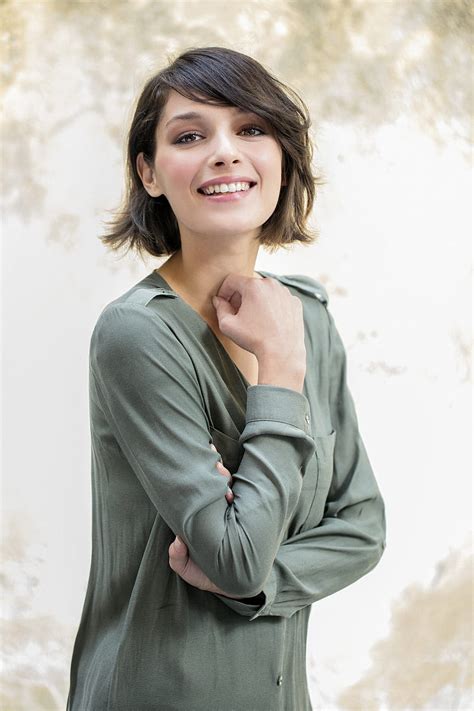 1080p Free Download Sara Cardinaletti Women Actress Short Hair Italian Smiling Portrait