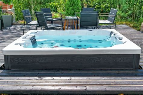 Design The Perfect Hot Tub Deck For Ultimate Relaxation