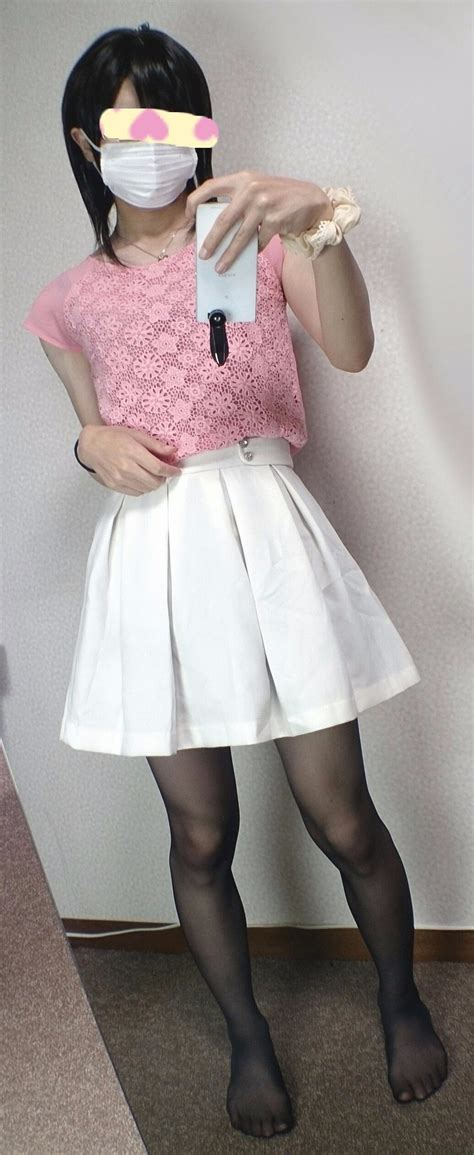 18歳20代女装娘エロ画像 もっこりパンチラしながらパンティに愛液の染みを作るエッチな男の娘 nikumiちゃん 18歳20代