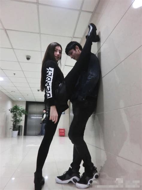 美女秀一字马壁咚表白网友惊呼长腿逆天让小短腿可怎么活 每日头条