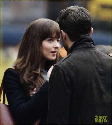 Dakota Johnson And Jamie Dornan Hold Hands On Fifty Shades Darker Set Cinquante Nuances De