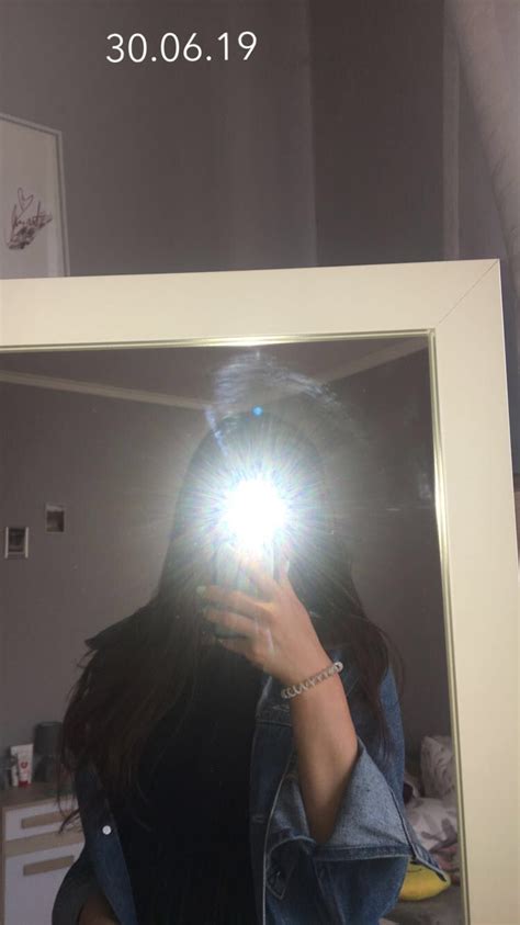 Aesthetic Mirror Selfie Grunge Aesthetic Mirror Selfie Fotografi Potret Diri Foto Diri Sendiri