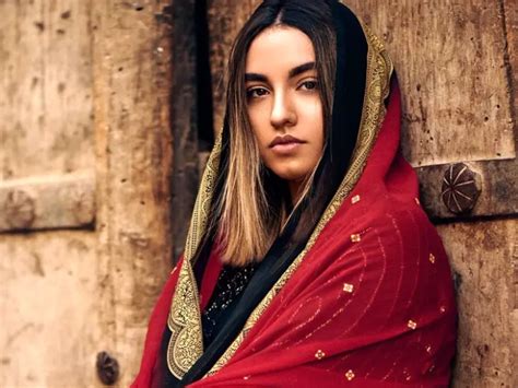 تغییر باورنکردنی از نیکی نصیریان بازیگر بلبل زبون سریال بزنگاه هنرمند کوچولو با فیس محشر