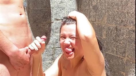 Pornô Amador Coroa Dança E Paga Um Boquete No Chuveiro E Toma Gozada Na Cara Free Porn Videos
