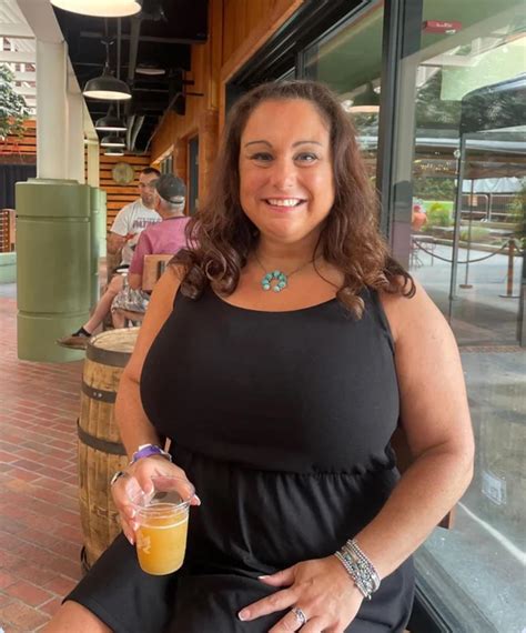 Milf R Busty Hide