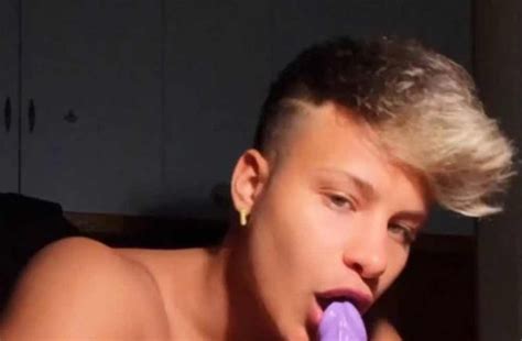 Denis Dosio E Il Primo Pompino Della Sua Vita Tuttouomini