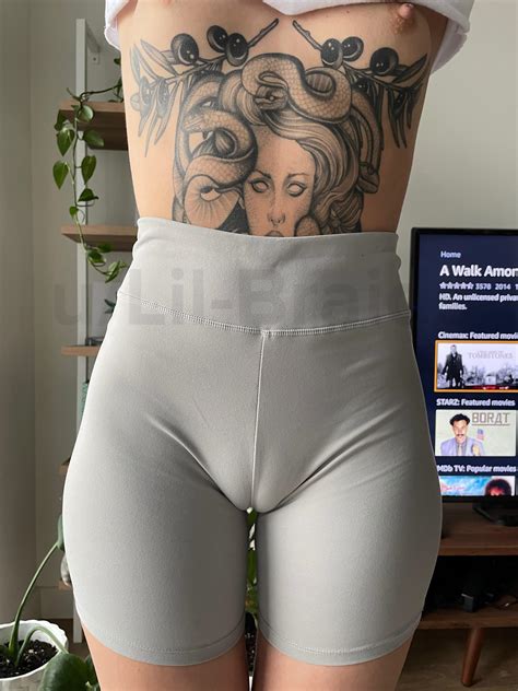 Fat Pussy Is The Best For Camel Toes Scrolller