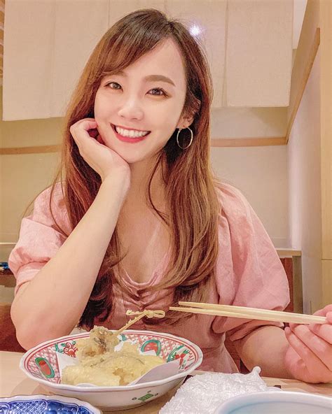 超可爱清新邻家美女「珍妮 Jenny Lin」高学历正妹，户外型阳光女神比太阳还耀眼 宅男番号吧