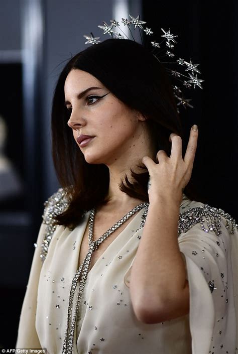 Grammys 2018 Lana Del Rey Oozes Glamour In Plunging Gown Daily Mail Online