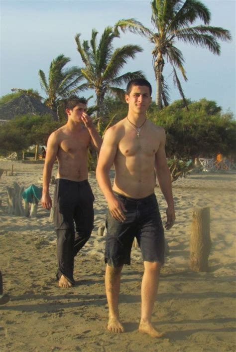 Shirtless Male Celebs David Henrie And Gregg Sulkin