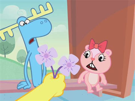 Image Cuddles Giving Giggles Flowerspng Happy Tree Friends Wiki Fandom Powered By Wikia
