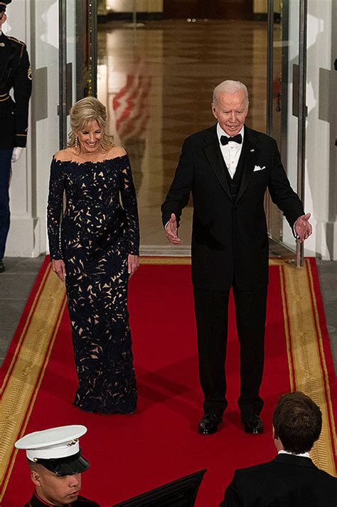 Jill Biden Stuns In A Black Gown For Joe Bidens State Dinner Photos Hollywood Life