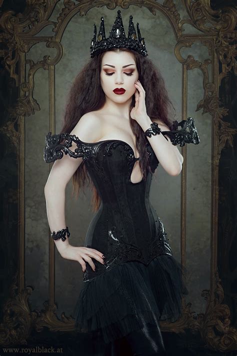Gothicandamazing Model Threnody In Velvet Cara Sposa Gothic Outfits Fashion Gothic