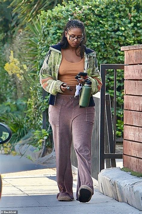 Layering It Up Former First Daughter Sasha Obama Looks Ready For Fall