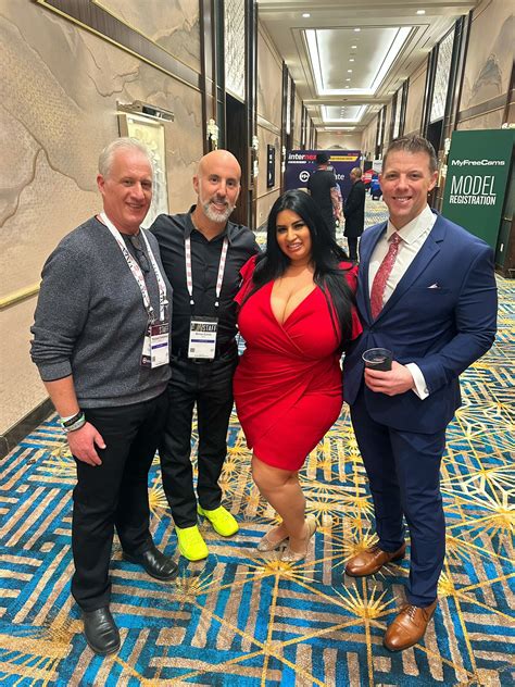 Tw Pornstars Sofia Rose Twitter The Secret To My Success Is Surrounding Myself With Those 6