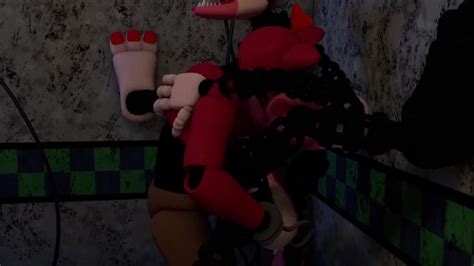 Mangle Finds Foxy Alone And Horny