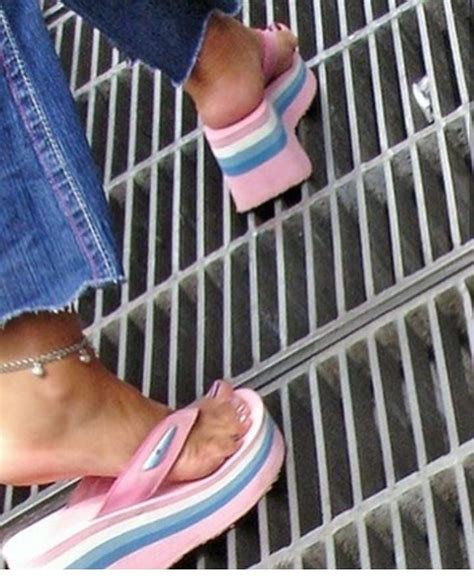 Pin De Subhrendu En Platform Flip Flops Sandalias Pies Pies Hermosos