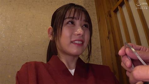 美少女完全淫乱メス化ビッグバンローター 電圧85倍電マ以上に強力な振動で容赦無く野外失禁させる 爆弾ローターをキツマンにぬっぷり挿入され
