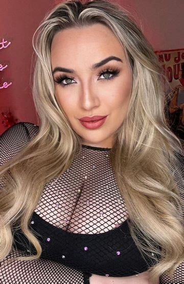 Quincy Boobpedia Encyclopedia Of Big Boobs