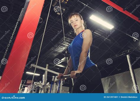 Classic Bodybuilding Muscular Blonde Fitness Woman Doing Exercises In The Gym Stock Image