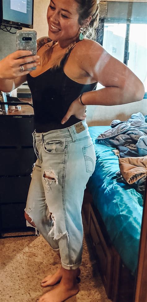 I Hope A Average Milf Mirror Selfie Makes You Happy On A Monday 😘 Rweddingringsshowing