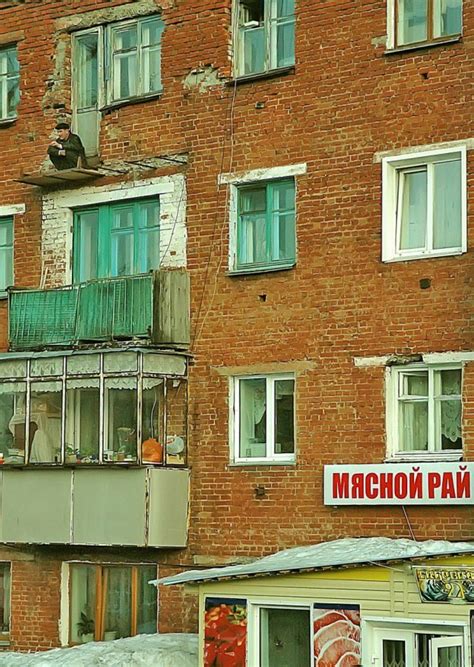 Вышел покурить на балкон Пикабу