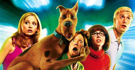 Scooby Doos Steamy Kiss Between Daphne And Velma Was Removed From The Film Reveals Sarah
