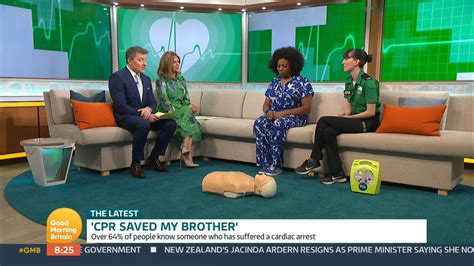 Good Morning Britain On Twitter Stjohnambulance Volunteer Flora Demonstrates How To