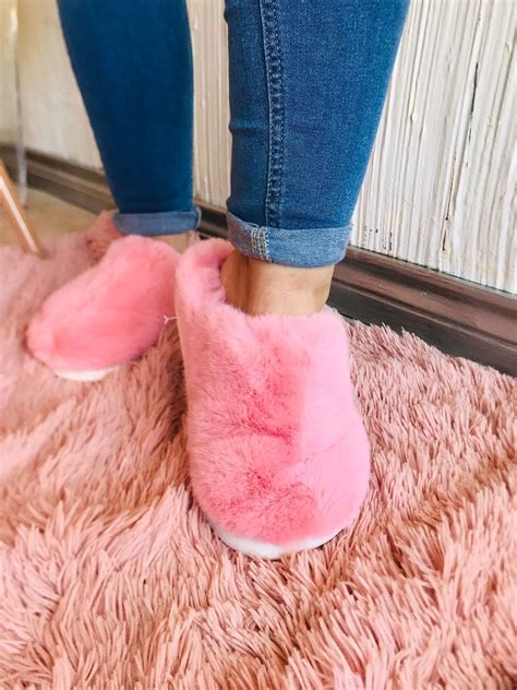 Pin By Zuleyka Loya On Casa Fluffy Shoes Slippers Fuzzy Slippers