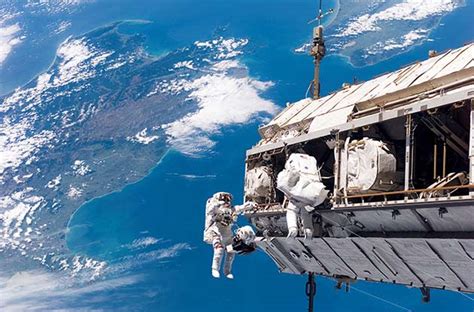 The Real Reason Why Astronauts Are Weightless In Space Engadget