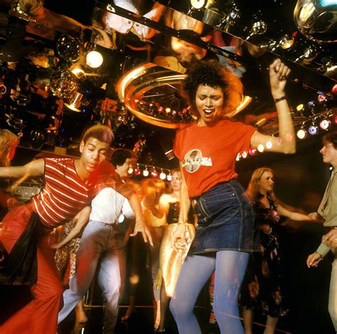 30 Crazy Photographs That Capture The Disco Scene Of The 1970s Vintage News Daily
