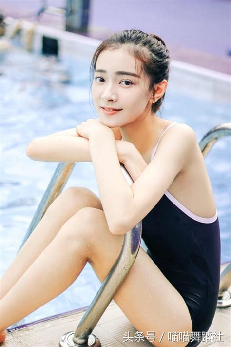 清純美女連體泳衣濕身白嫩香肌誘惑寫真圖片 每日頭條
