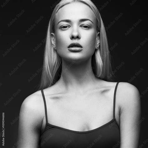 Stockfoto Med Beskrivningen Sexy Fashion Model With Long Hair Young European Attractive