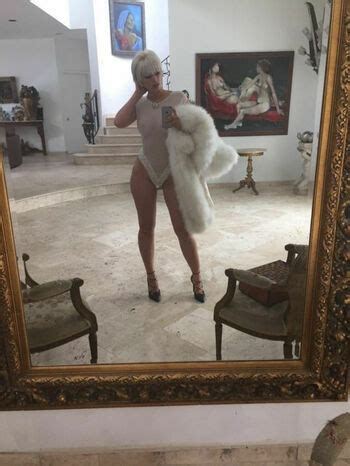 YesJulz Sexy Topless 19 Photos TheFappening