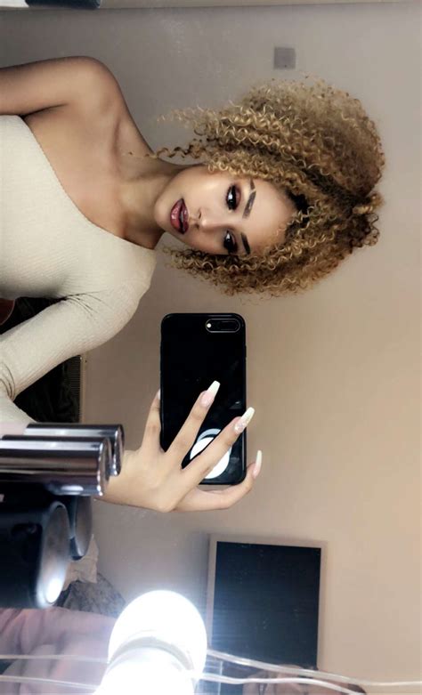 Pin By Gaëlle On Black Girls Black Girls Beauty Mirror Selfie