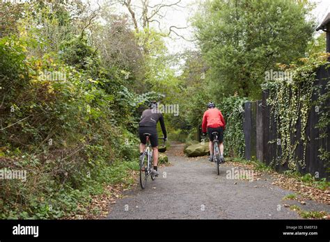 Aktive Senioren Radfahrer Radfahren Fotos Und Bildmaterial In Hoher Auflösung Alamy