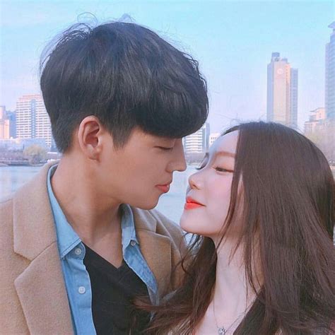 Korean Couple Ulzzang Kiss On The Forehead Casal Ulzzang Casal Casais Fofos